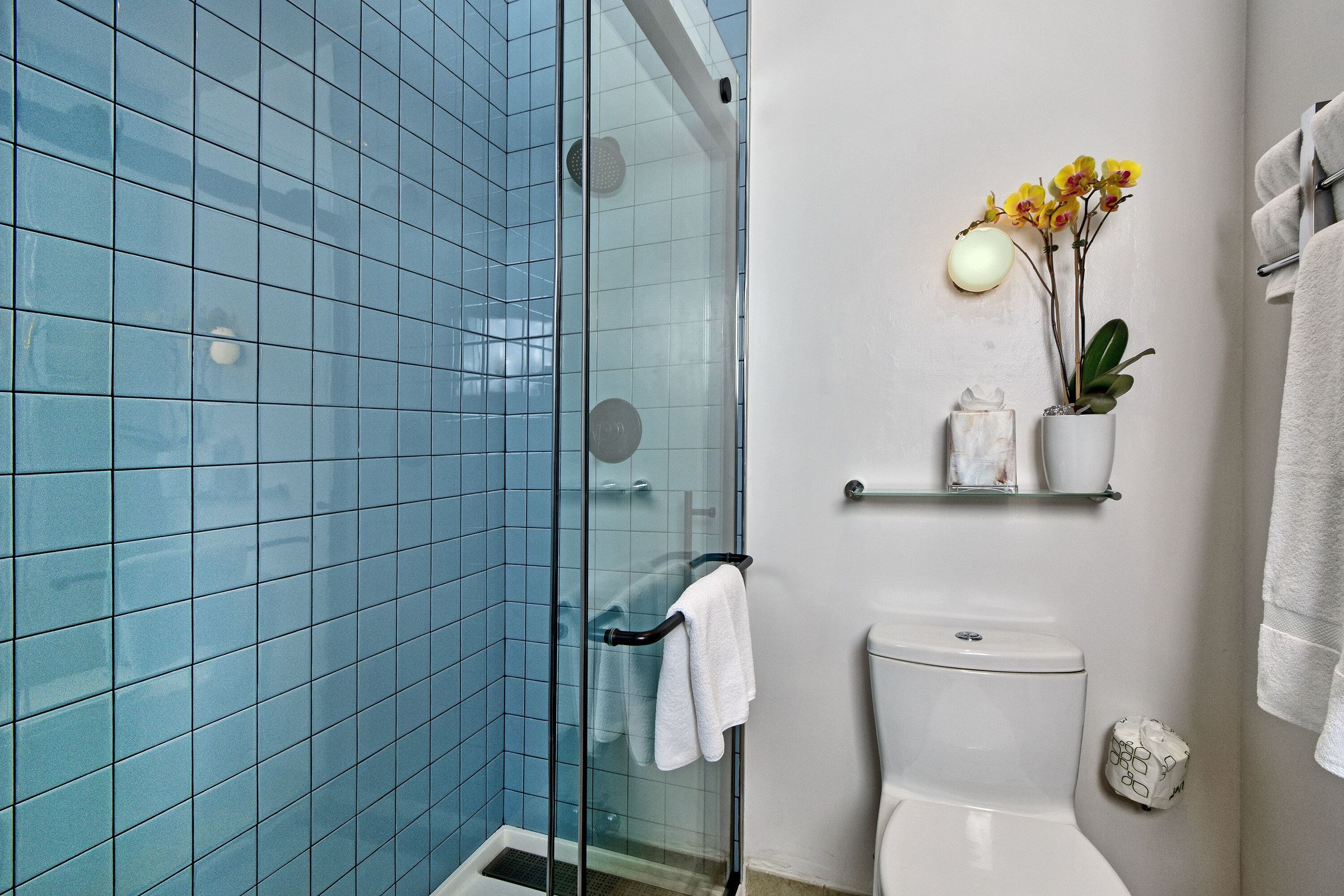 Hotel Griffon Waterfront Stay | Curator Hotel & Resort Collection